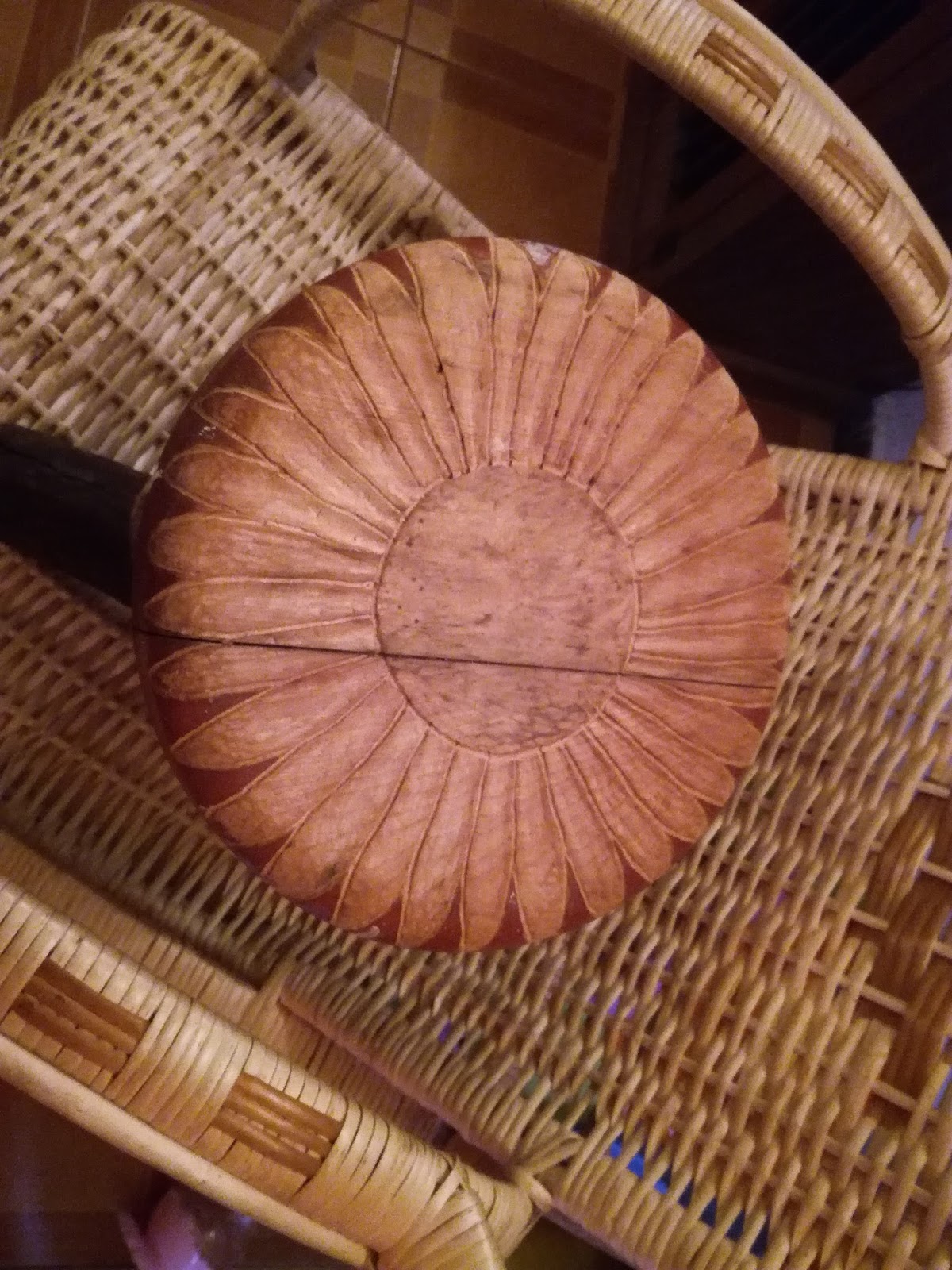 El mundo de Frany: Banquillo rustico tallado (actualizado)