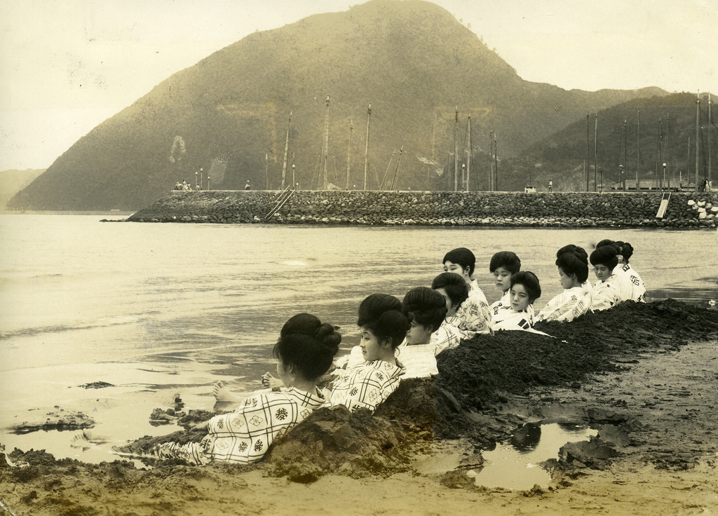 Stunning Vintage Photos of Everyday Life in Japan From Between the ...