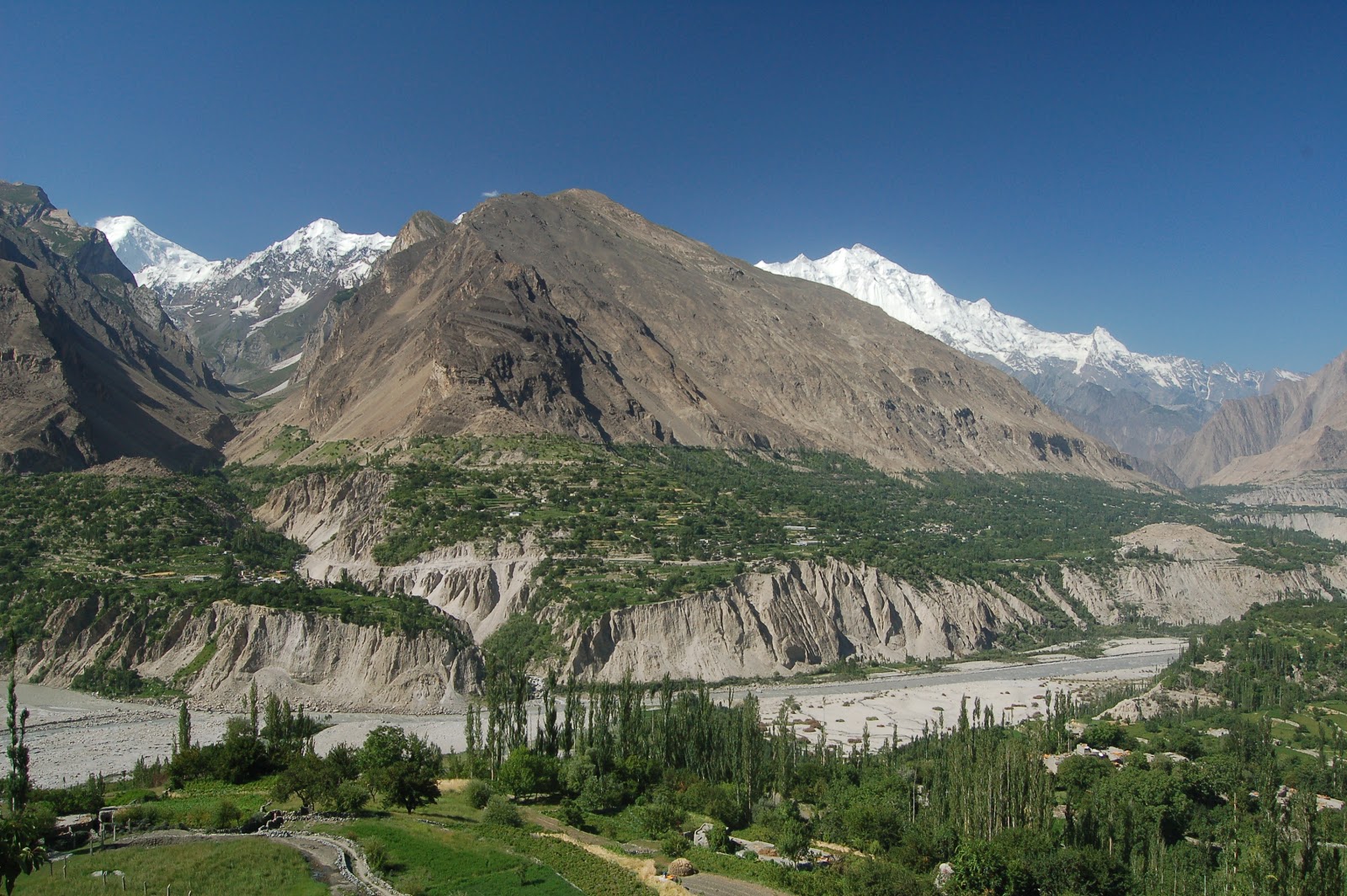 VISIT HUNZA PAKISTAN: Visit Hunza valley in photos!