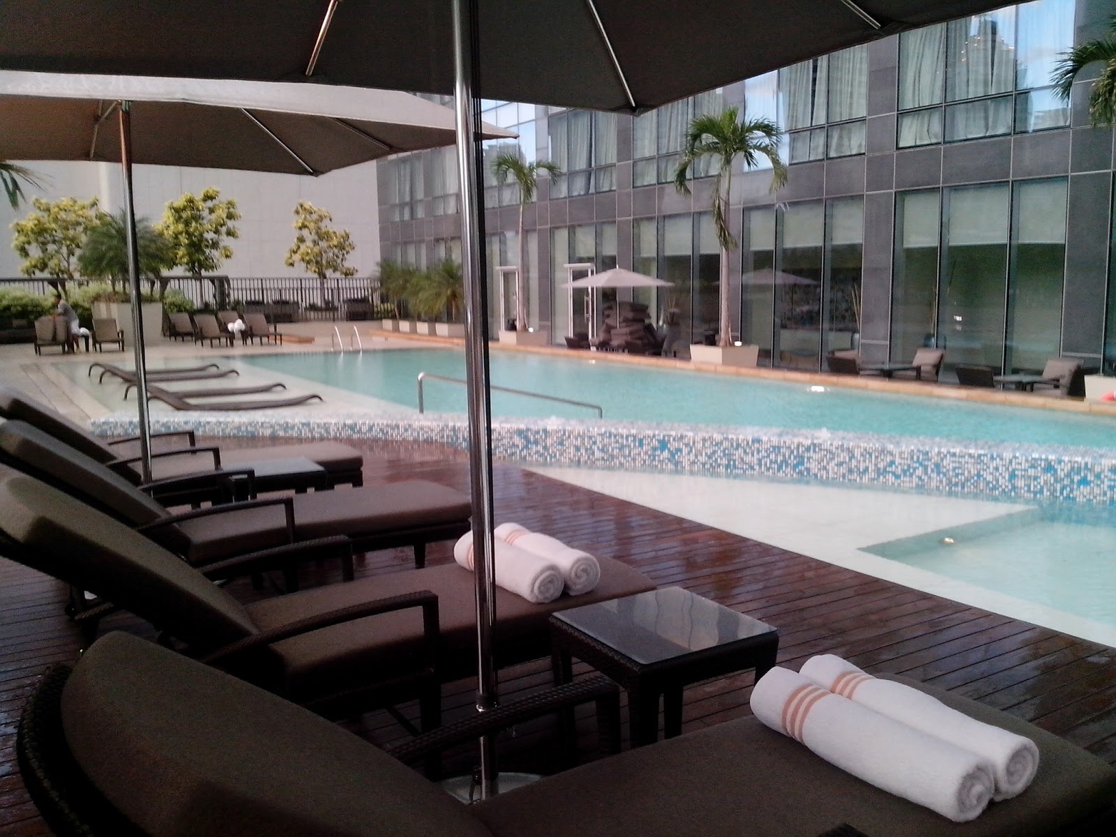 Fairmont Hotel Makati: our gym + pool experience - The Blahger