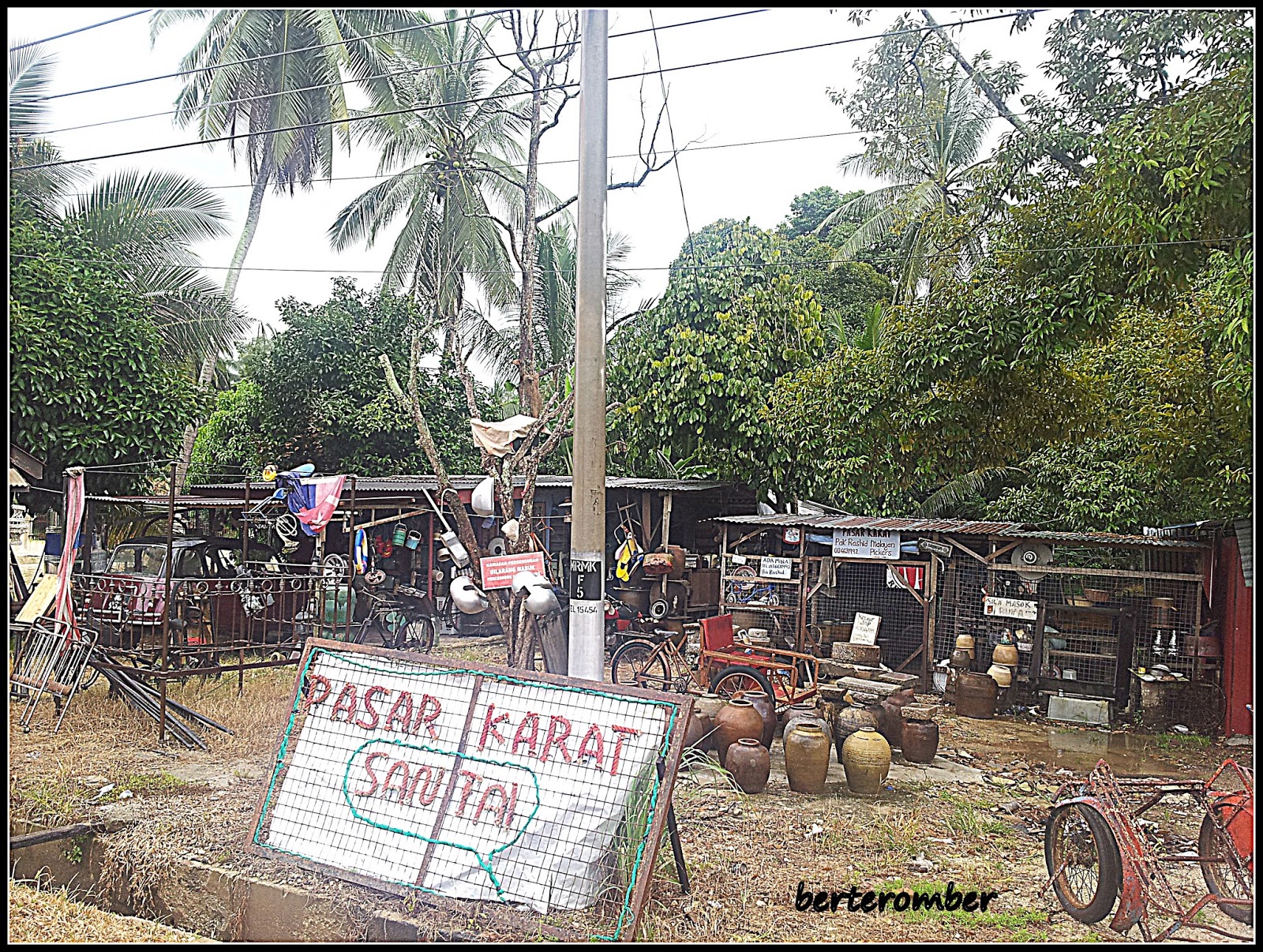 BERTEROMBER: Pasar Karat Santai, Kesang, Muar