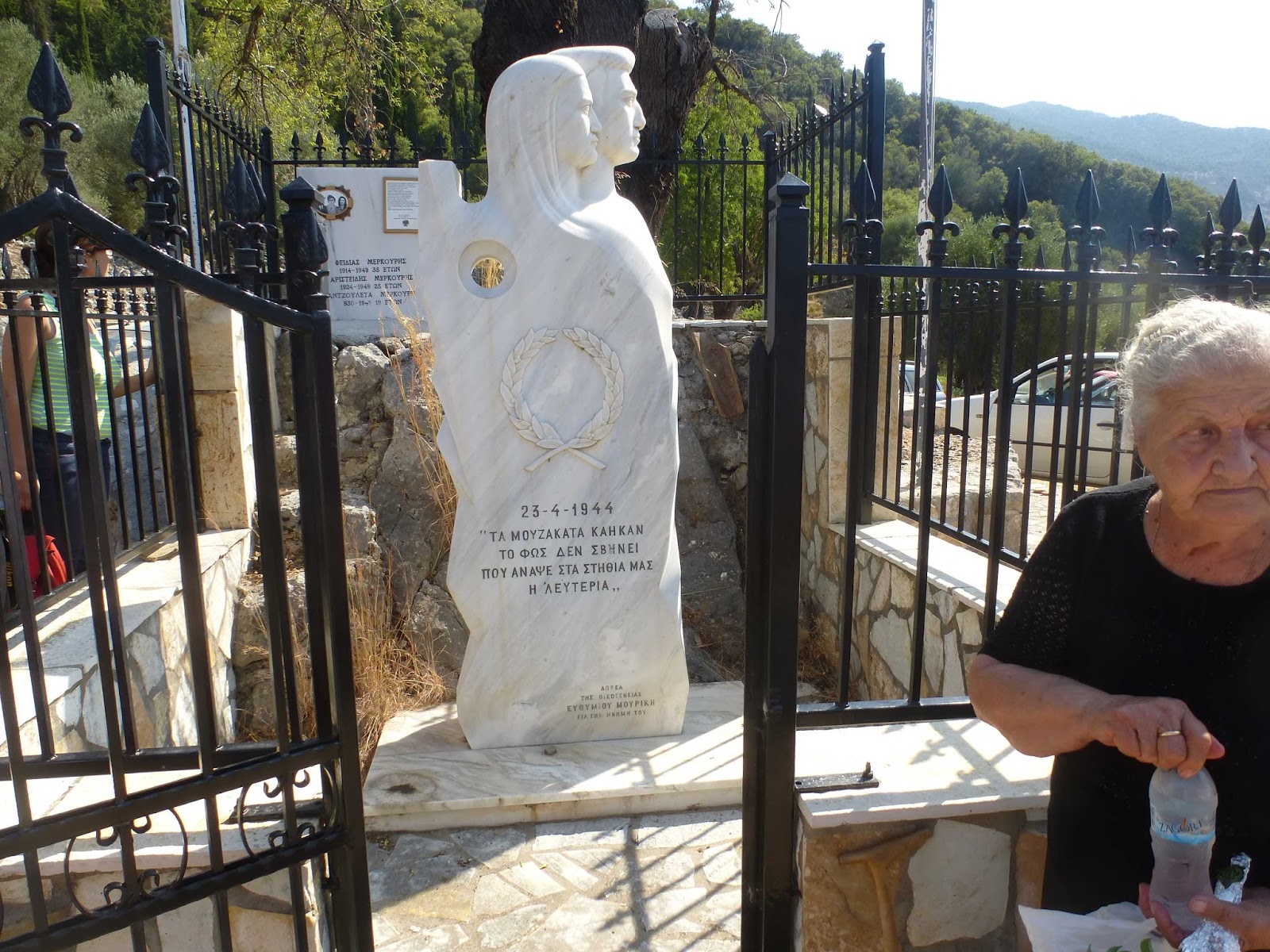 ΔΑΜΟΥΛΙΑΝΑΤΑ: ΜΟΥΖΑΚΑΤΑ ΤΟ ΜΑΡΤΥΡΙΚΟ ΧΩΡΙΟ ΤΗΣ ΚΕΦΑΛΟΝΙΑΣ