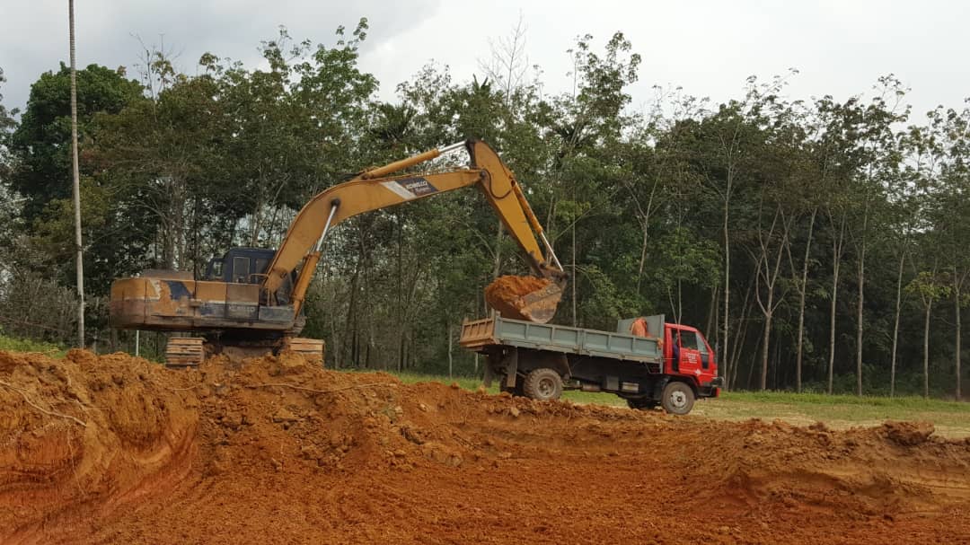 Kontraktor bersih kawasan: Bersih dan potong tanah