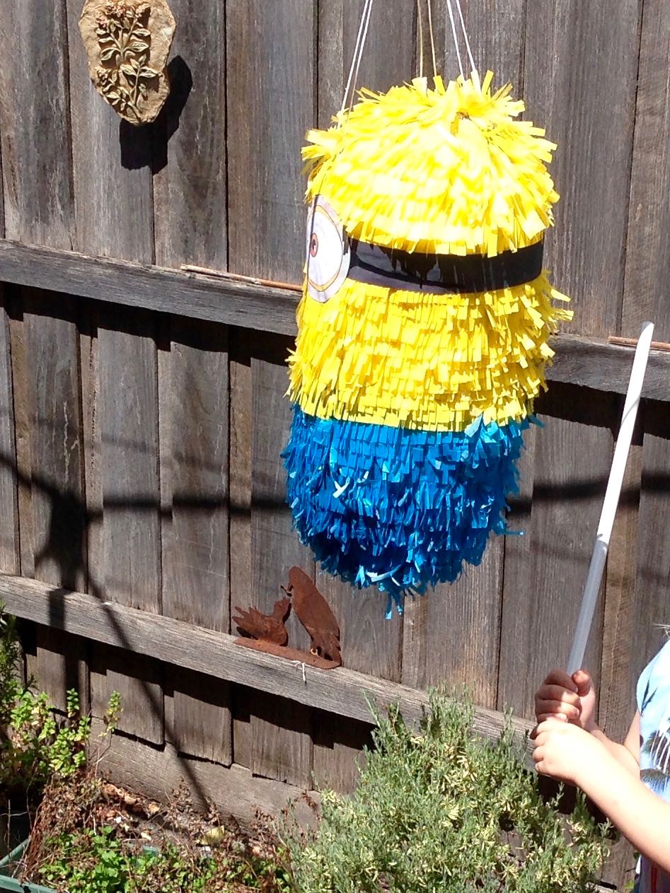 Green Gourmet Giraffe: How to make a minion pinata