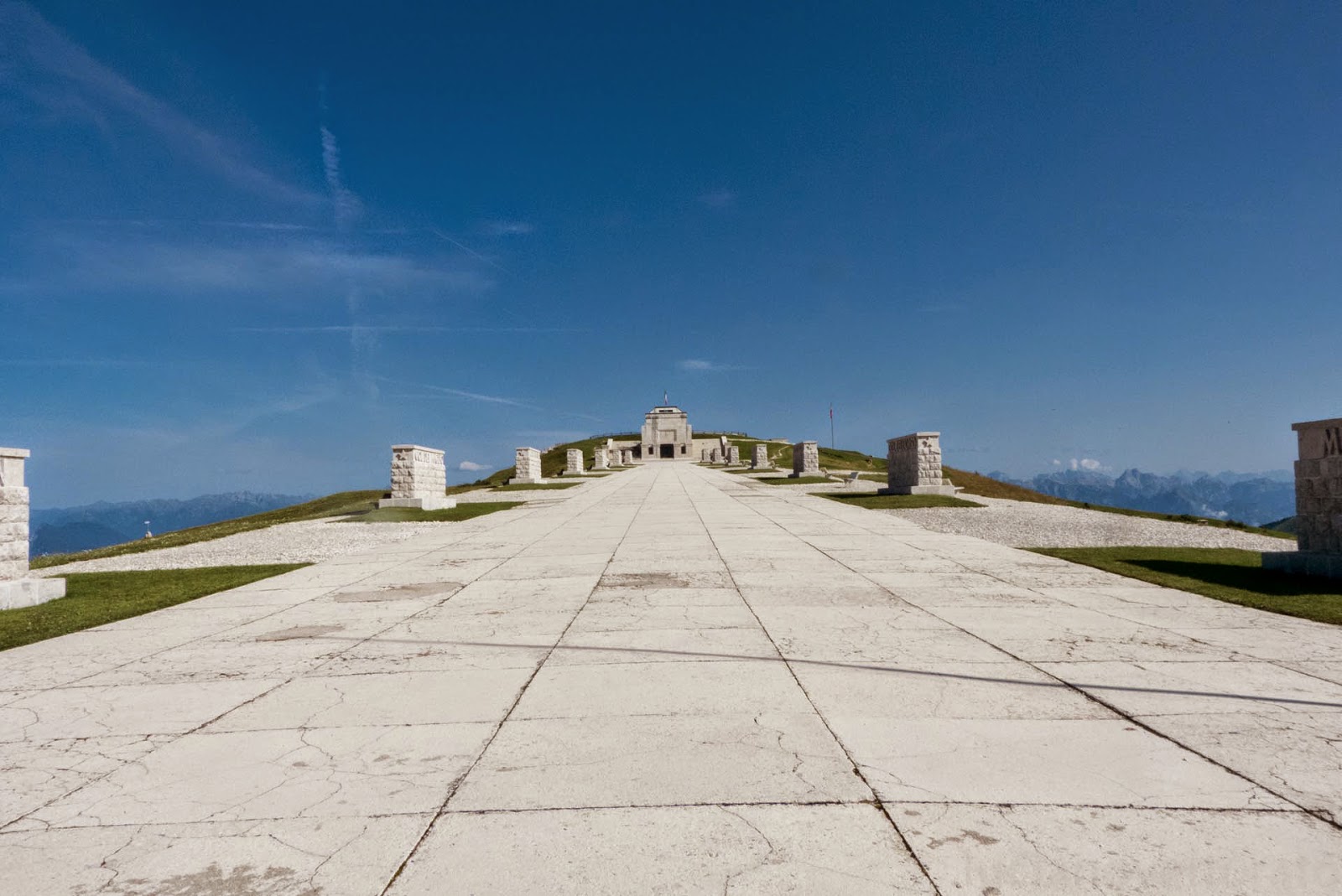 TRAVEL PHOTOGRAPHY : MONTE GRAPPA - La montagna sacra alla Patria ...