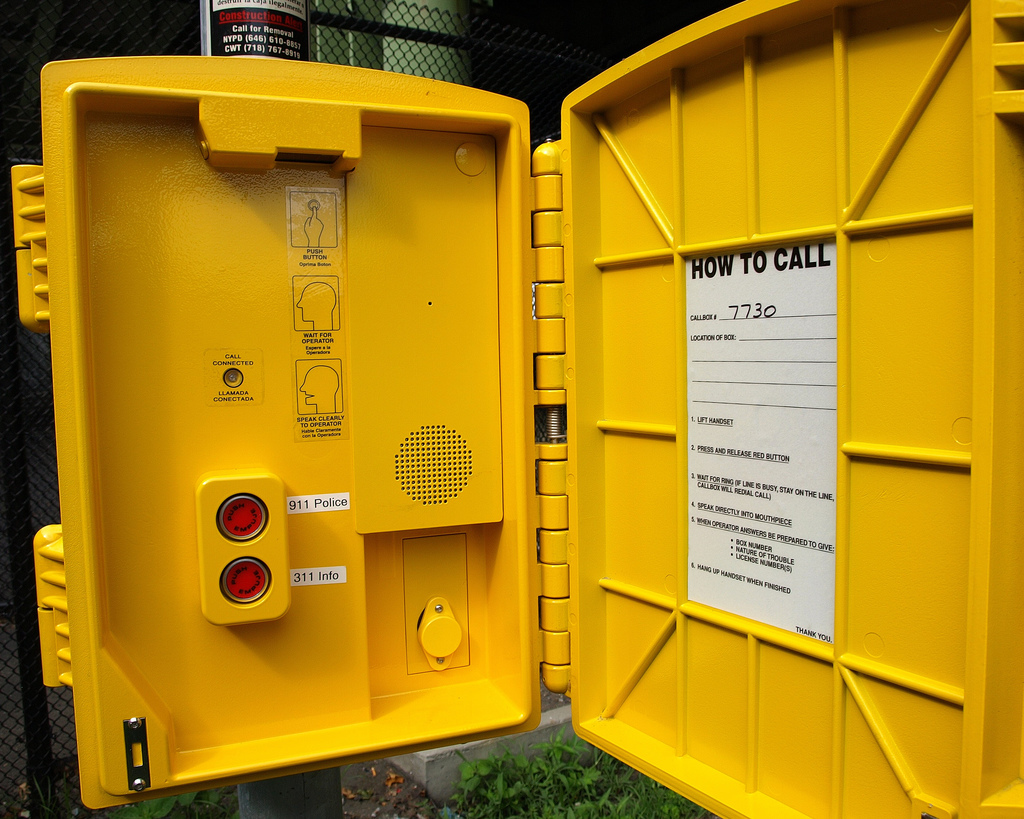 Queens Crap: NYPD call boxes now in Forest Park