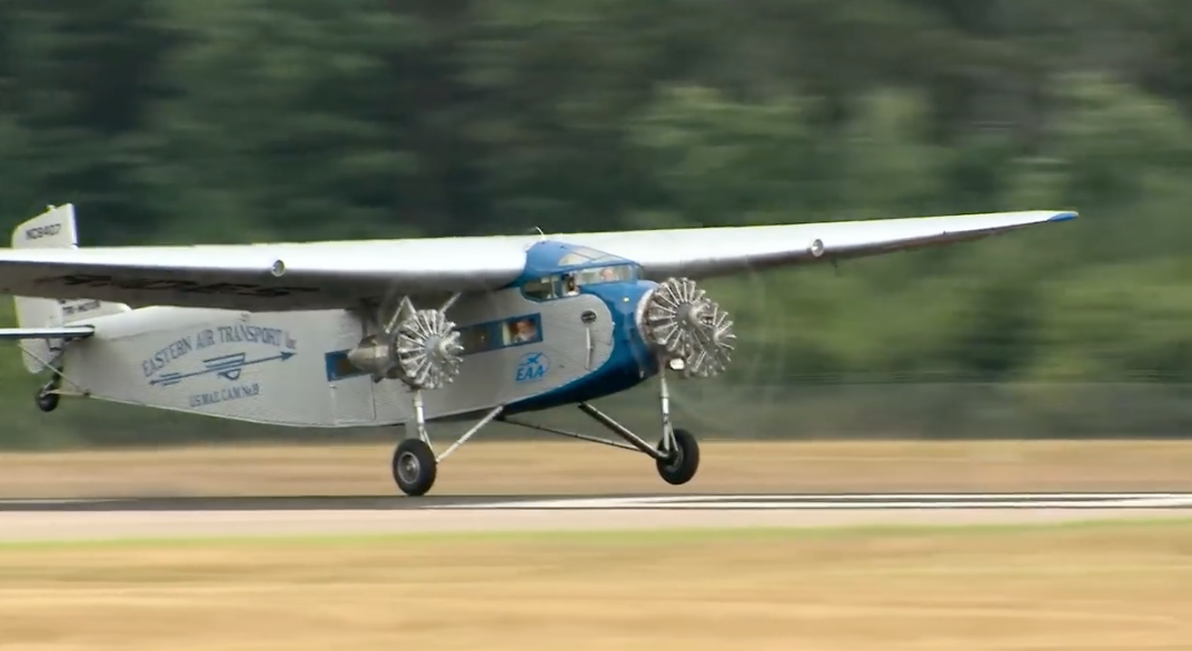 Travel With Hawkeye Blog: Fly The 1929 Ford Tri Motor - The First Ever ...