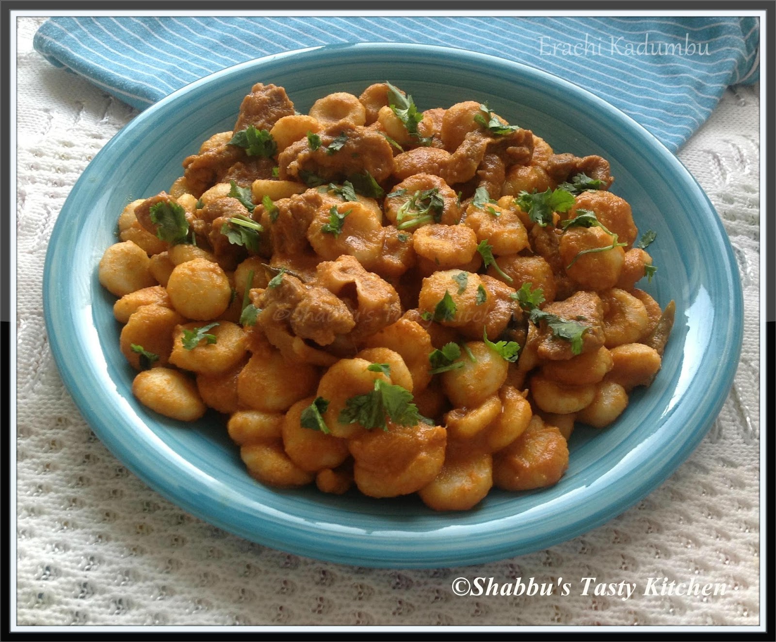 Erachi Kadumbu/ Erachi Pidi ( Steamed Rice Dumplings in Beef / Mutton ...