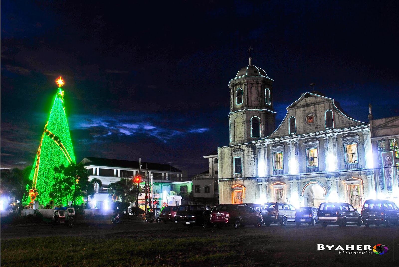 Byahero: Ligao City lights up Sunflower-inspired Giant Christmas Tree
