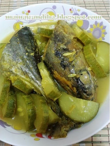 Dari Dapur MaDiHaA: Asam Rebus Ikan Aye Dengan Timun