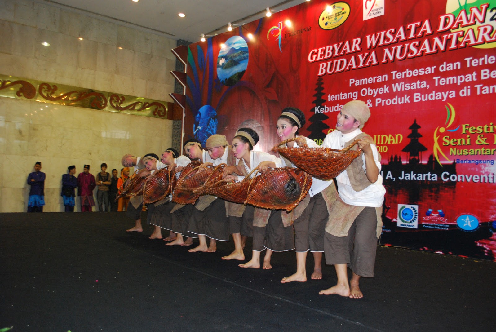 Pusat Latihan Seni Pelangi Budaya: Tari Pongkes