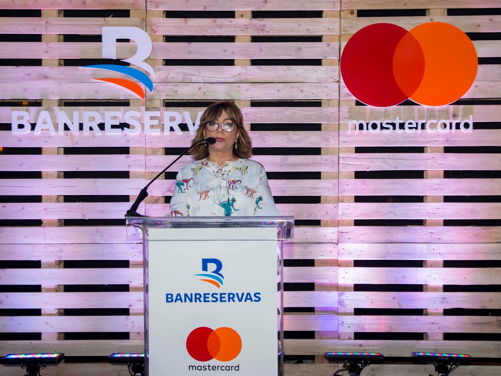 Banreservas y Mastercard lanzan nueva Tarjeta Débito Negocios - Fiestas ...