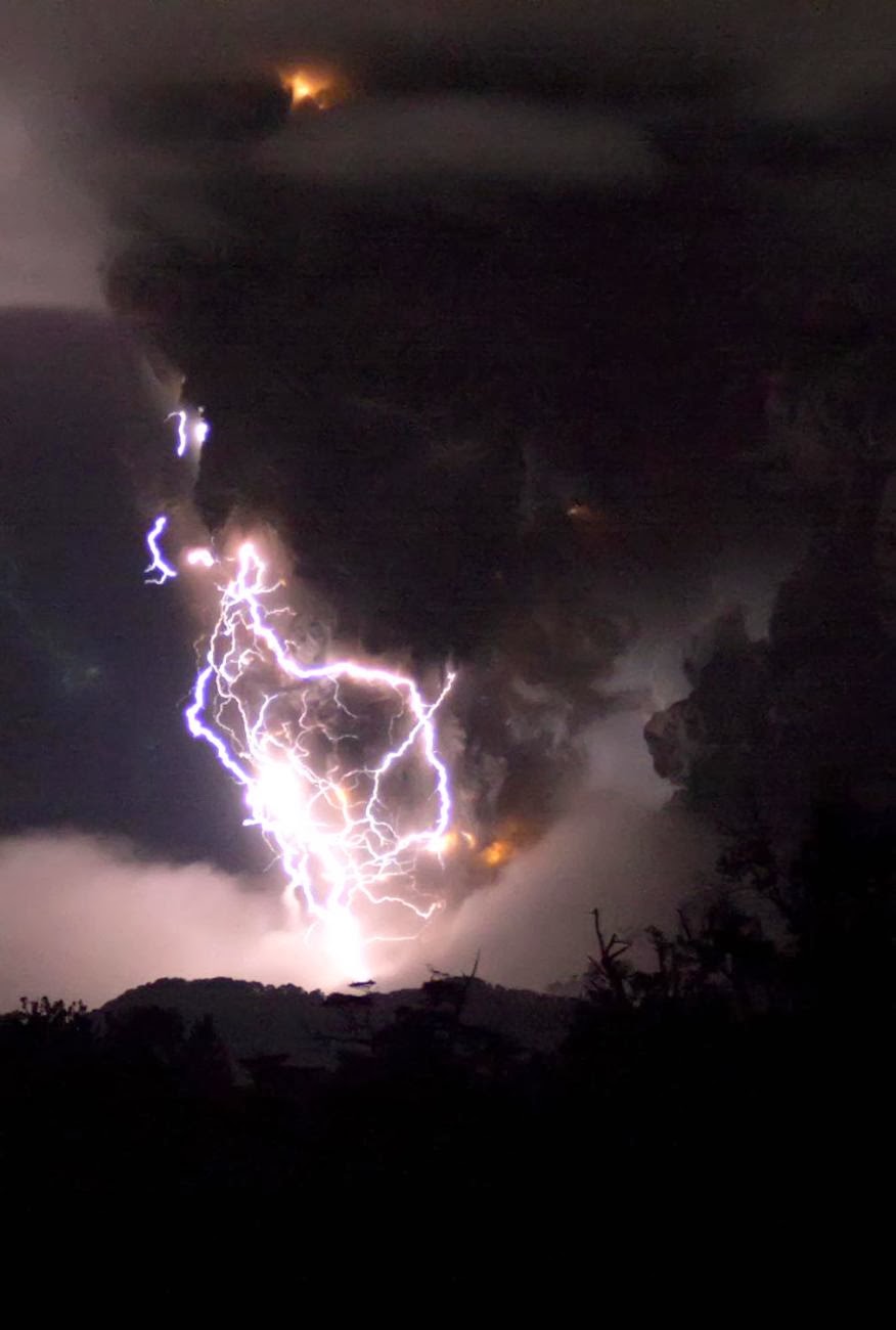 Dangerous Power of Nature : Green lightning during the eruption of the ...