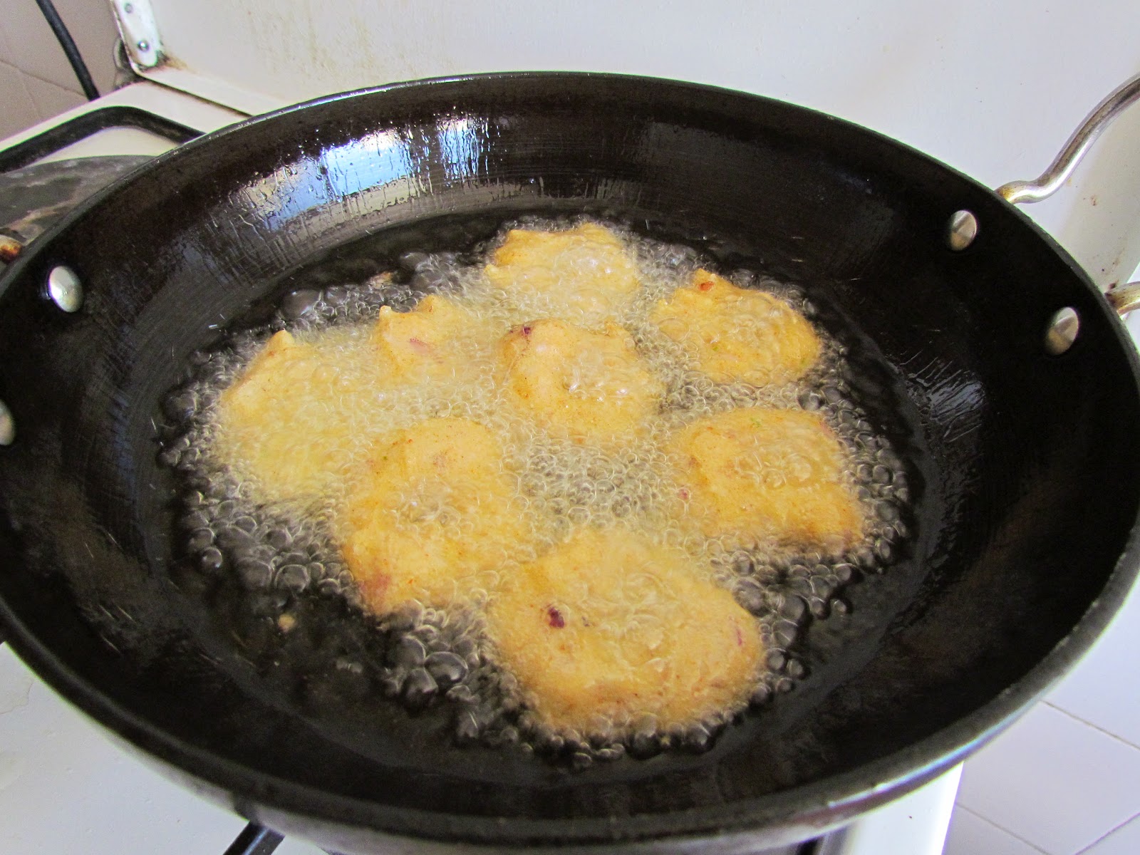 With Love from Mom's Kitchen: Vada - Sambhar(Fried Indian Dumplings in ...