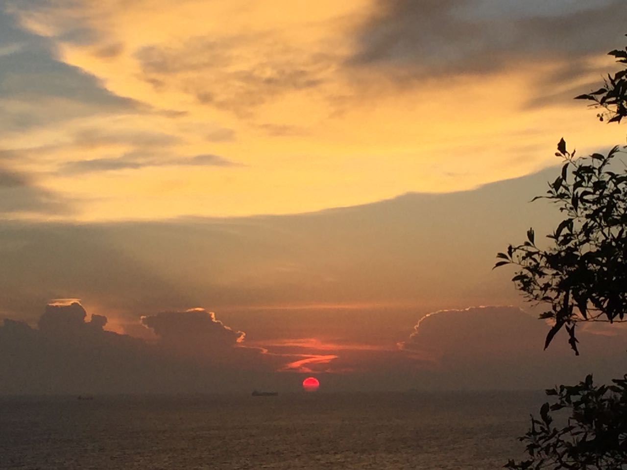 Tangga Domino CIKU: Sunset di Bukit Batu Putih di Tanjung Tuan