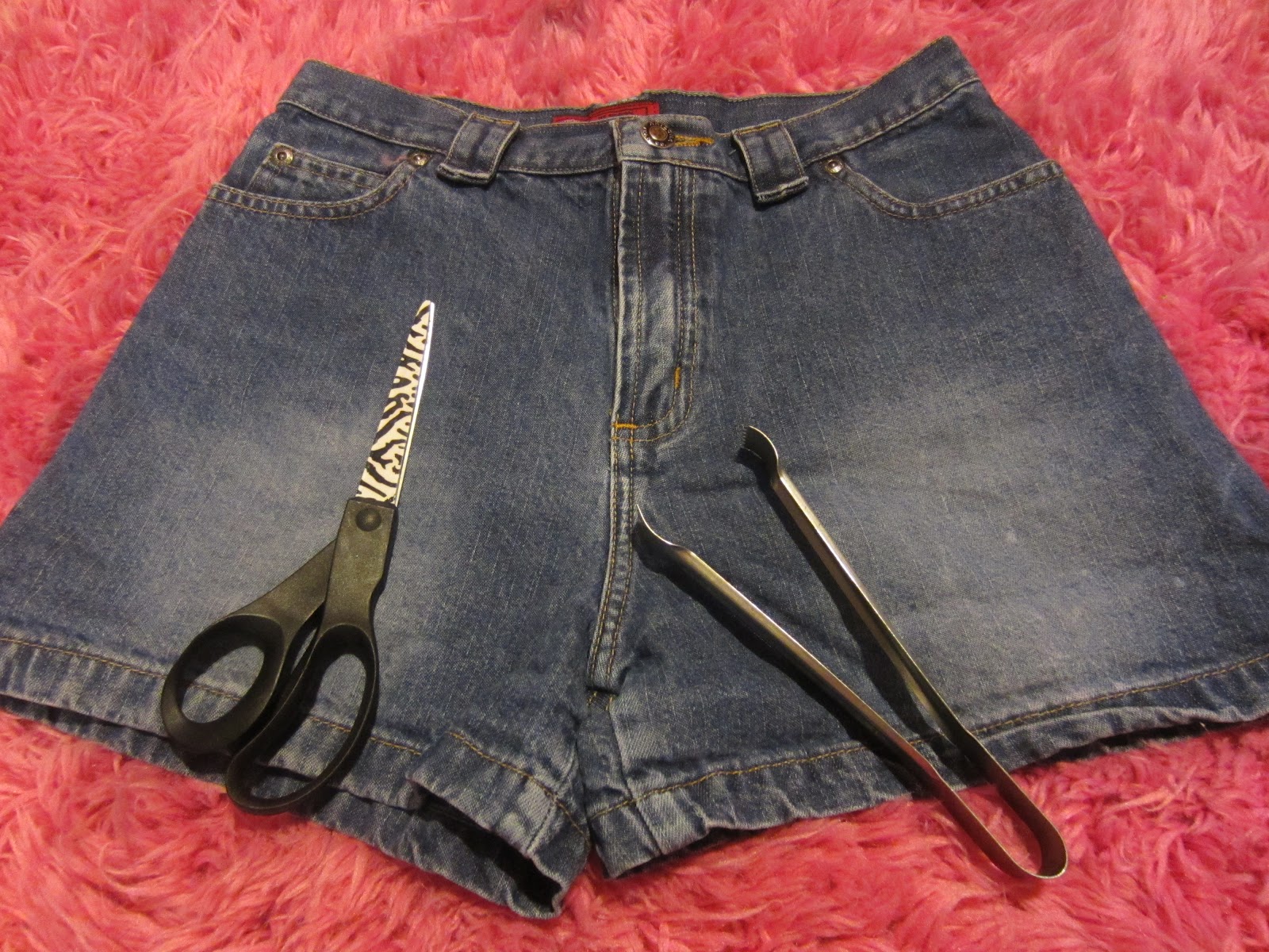 Gina's Style Spot: DIY: bleach ombré high-waisted shorts