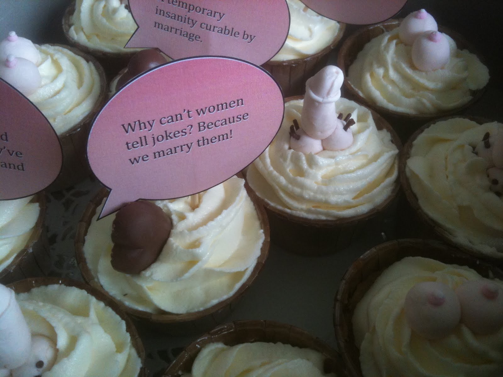 Carousel Cupcakes: I want to eat Willy Cake