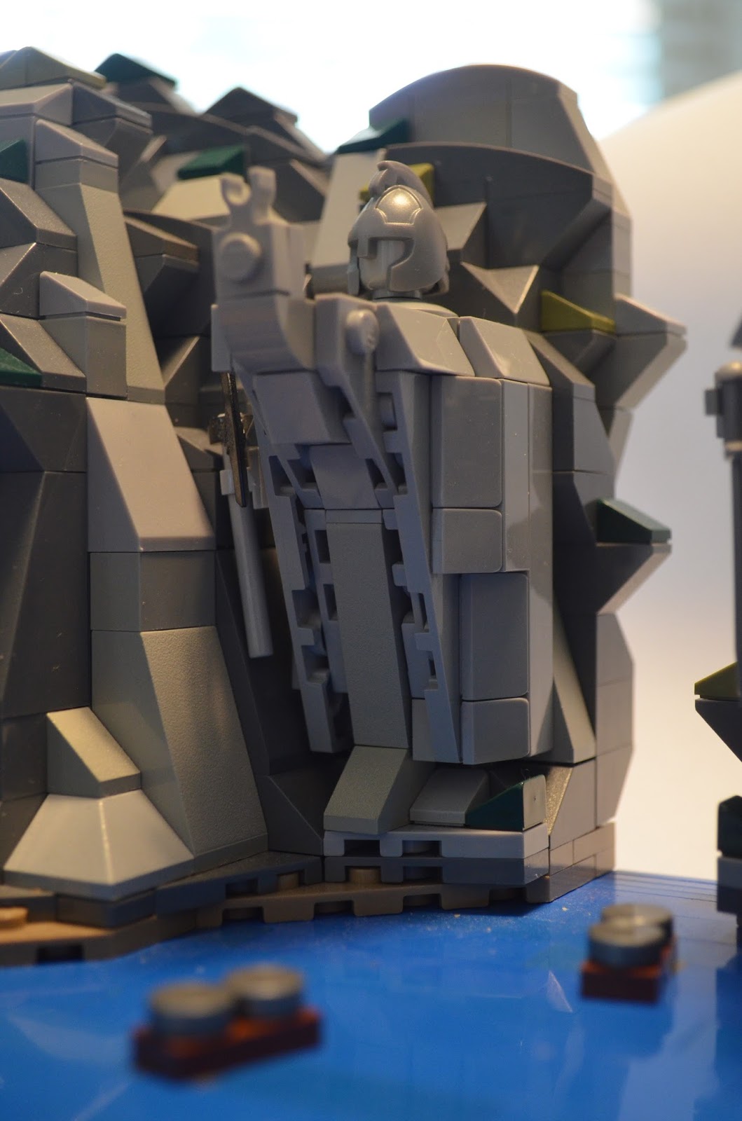 E-nklings: Lego Micro Scale Argonath