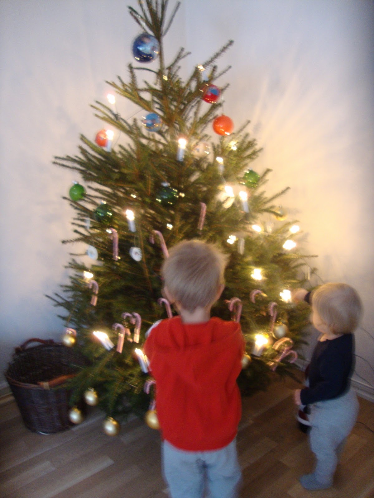 Frostrosor: BILDINLÄGG med förberedelser, julmys och en hälsning!