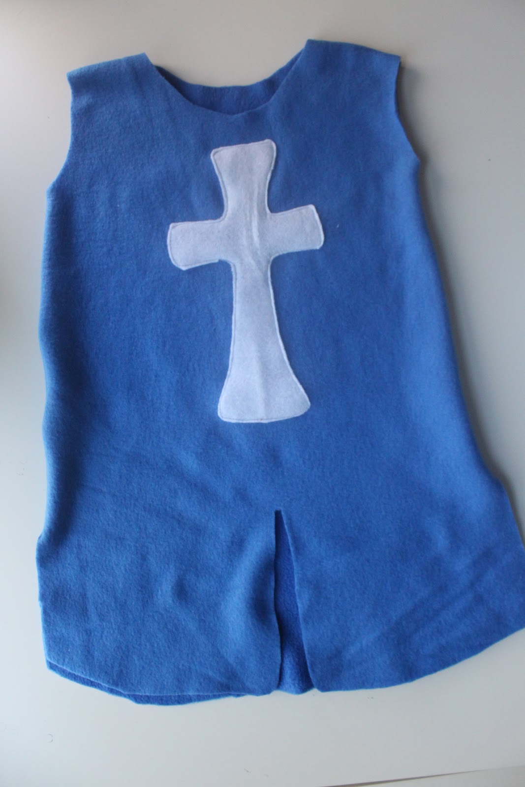 EAT+SLEEP+MAKE: Knight Party: How to Make a Knight's Tunic