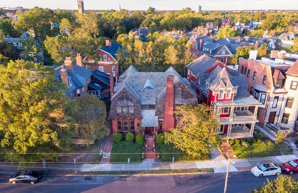 Sweet House Dreams: 1895 Dutch Colonial/Victorian in Norfolk, Virginia