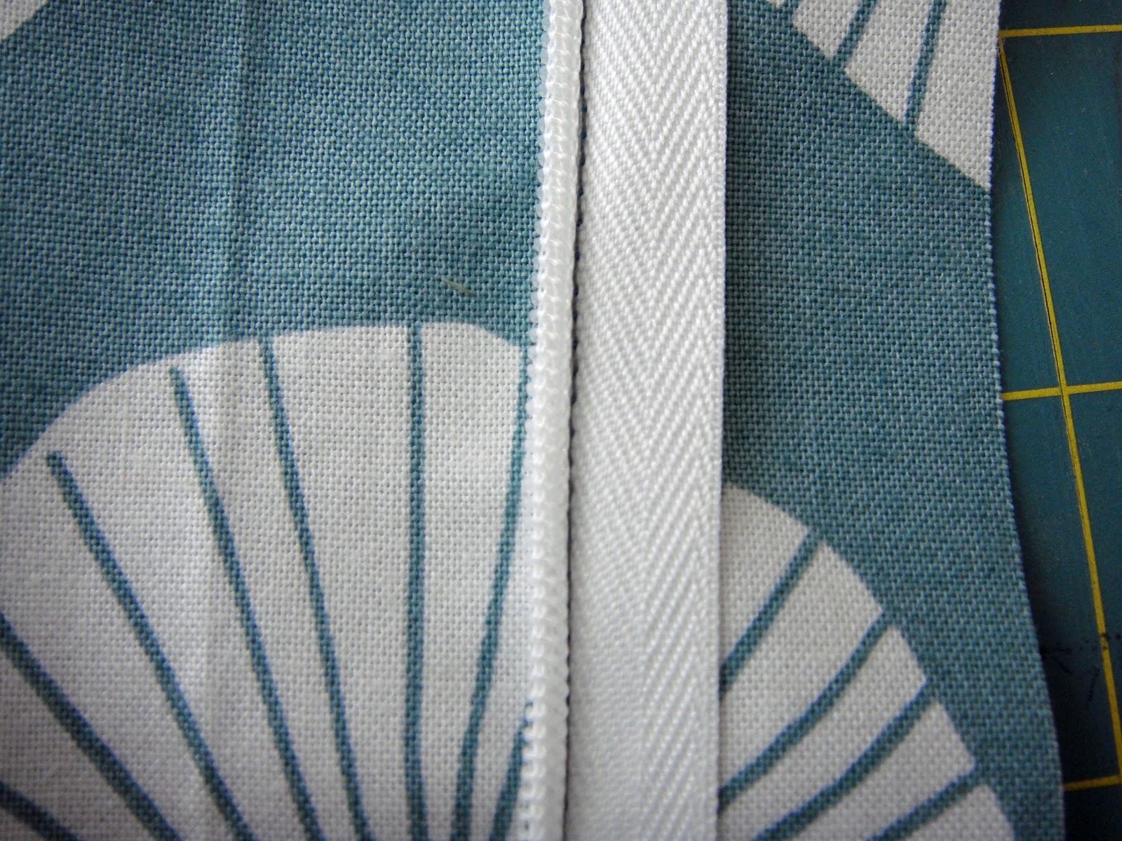 Sew Festive Handmade: How to Install an Invisible Zipper in a Pillow ...