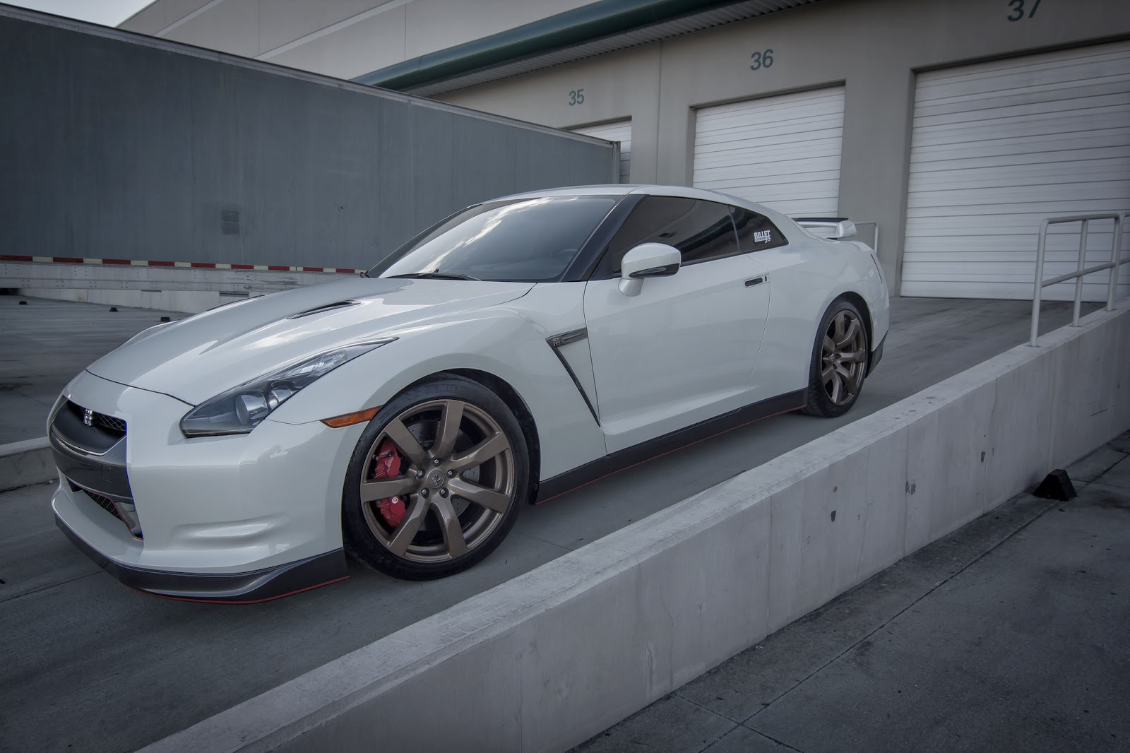 Customized Nissan GTR runs 10's on The Strip while Dressed to The Nine ...