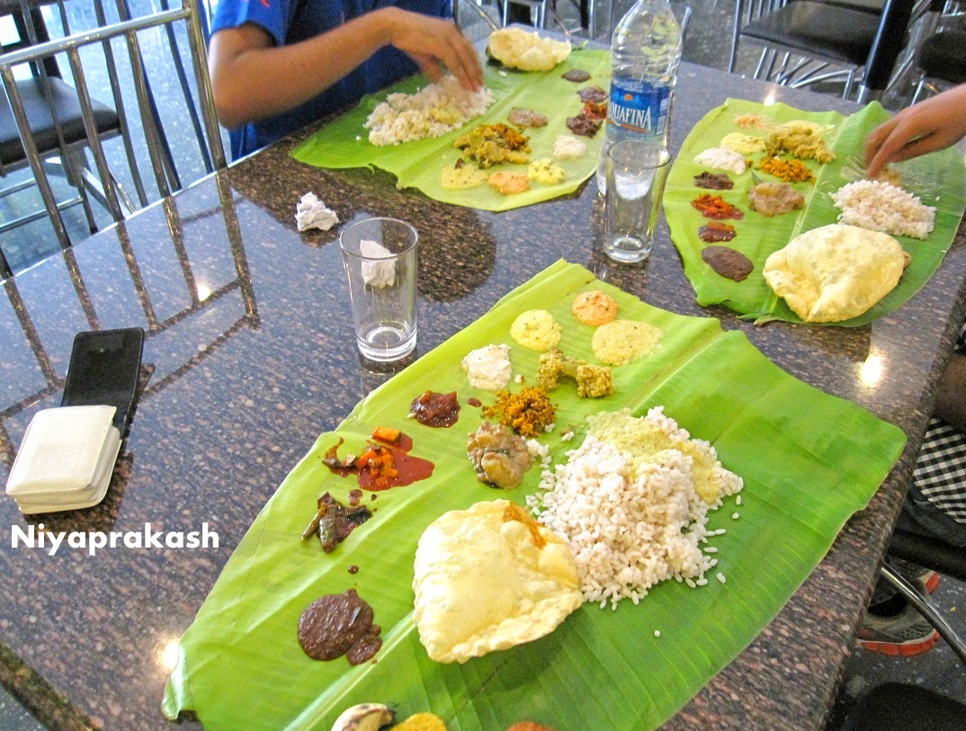 Niya's World: Kerala Sadya @ Mothers Veg Plaza, Bakery Junction ...