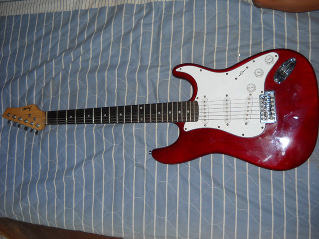 Moik Review: Gitar Scorpion Stratocaster: First Electric Guitar