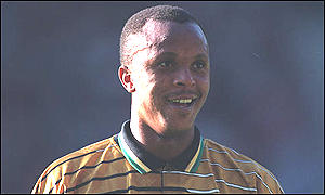 Enciclopedia de Futbolistas: Theophilus "Doctor" Khumalo