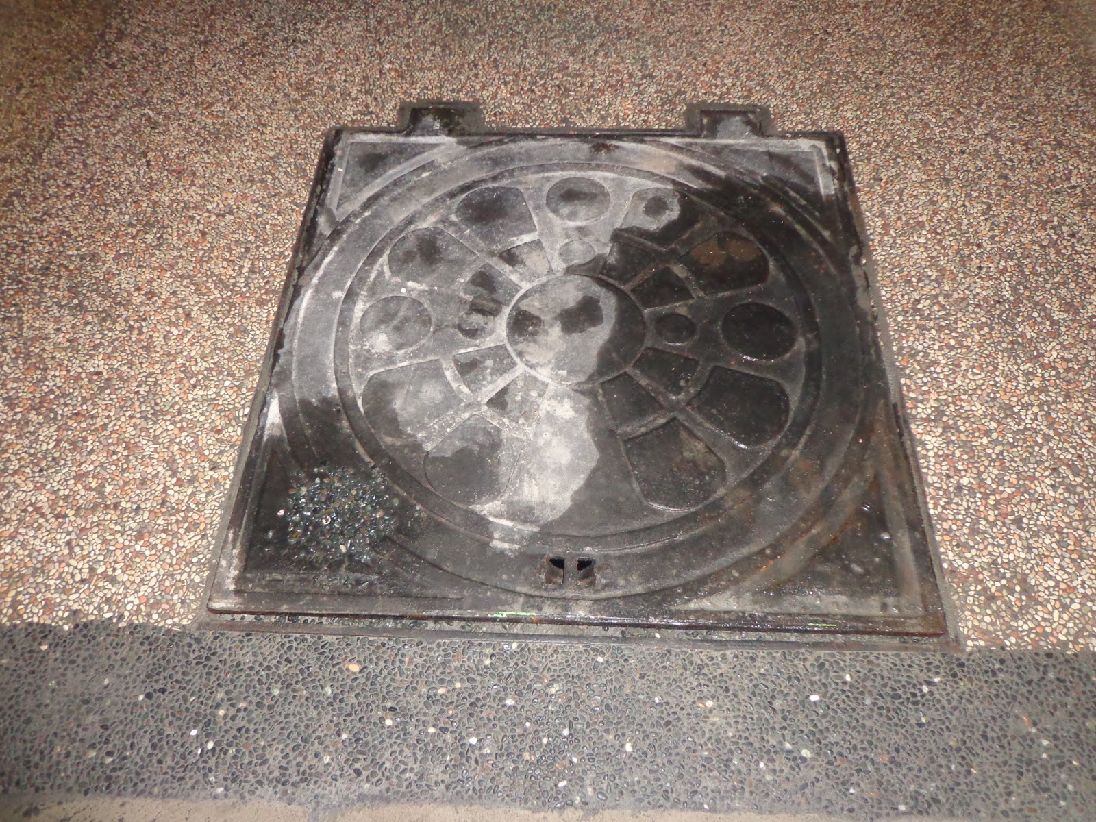 PRODUSEN PERLENGKAPAN DRAINASE: BOX KONTROL MANHOLE COVER