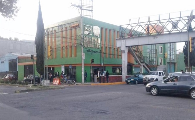 Hombre muere dentro de preparatoria ISES en Toluca - Toluca Noticias ...