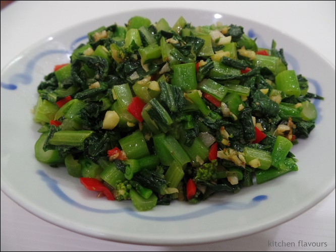 kitchen flavours: Stir-Fried Chopped Choy Sum