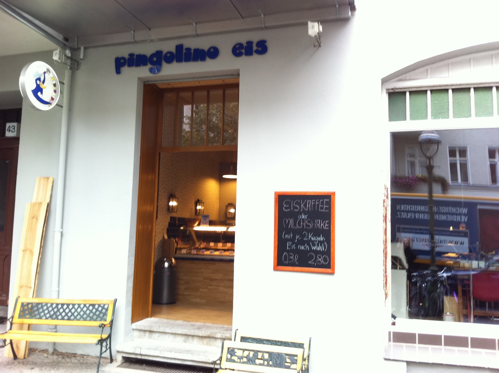 EIS SALON: Berlin. Wedding. Pingolino Eis.