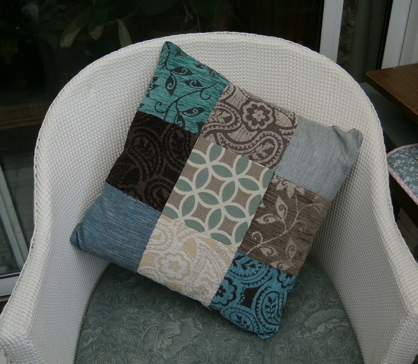 Granny's Button Box: Fabric Sample Book Cushions