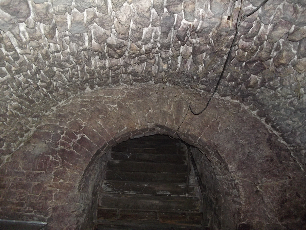 Satul Molesti ::..: Beci turcesc unic la Moleşti