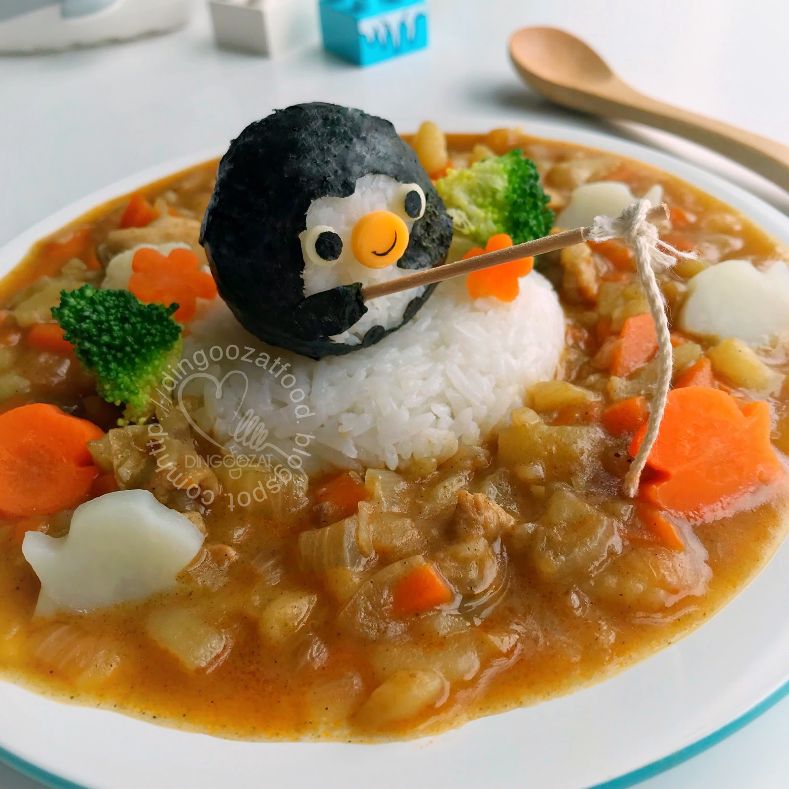 Miki's Food Archives : Penguin Goes Fishing Onigiri Served In Homemade ...