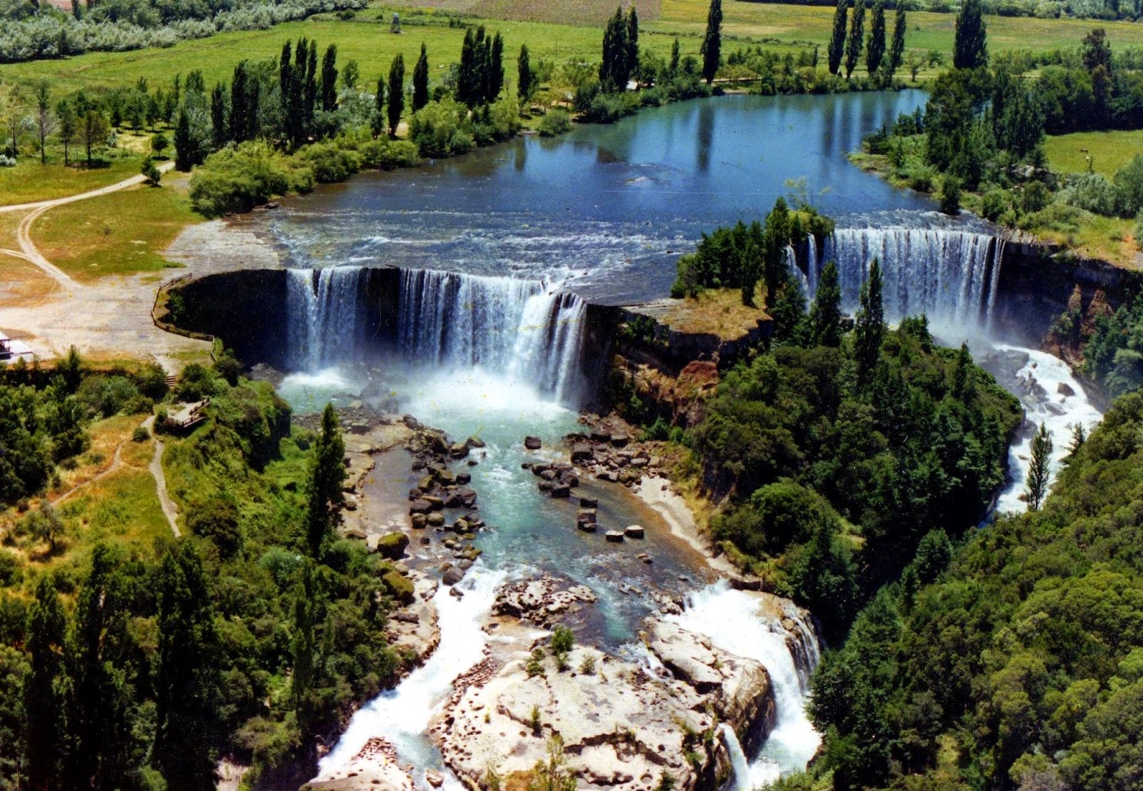 Essay-eh: Laja Waterfall in Chile