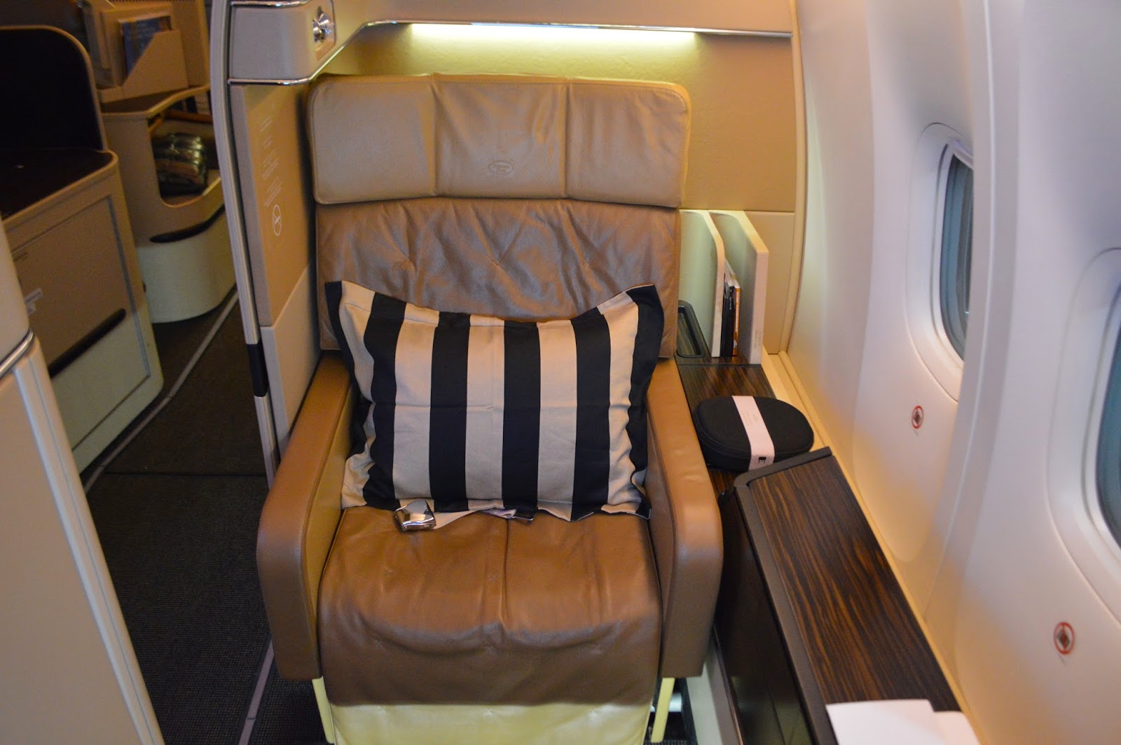 Etihad First Class - Abu Dhabi to Melbourne on the B777-300ER (EY460)
