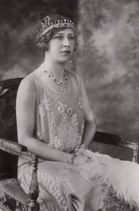 헐리우드 - 갠적으로 왕실 가족 중에 엘리자베스 여왕이 많이 닮았다고 생각하는 사람