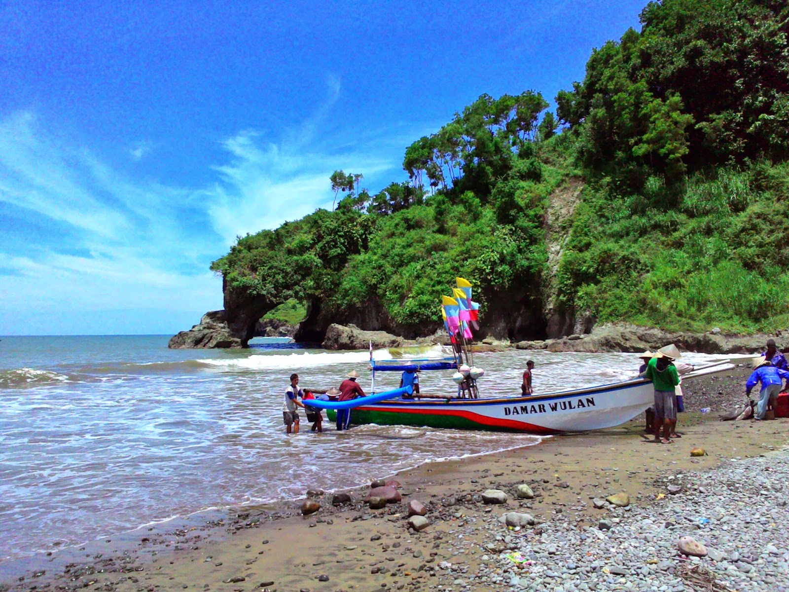 Gambar Gambar Pantai Lampon Kebumen Jawa Tengah - Travelers Smile