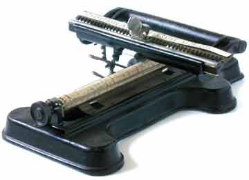 oz.Typewriter: Lee S.Burridge and the Underwood 3 Portable Typewriter