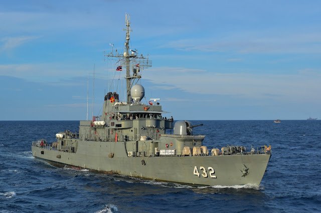 THAIDEFENSE-NEWS: Warships Of The Royal Thai Navy in Training Exercise