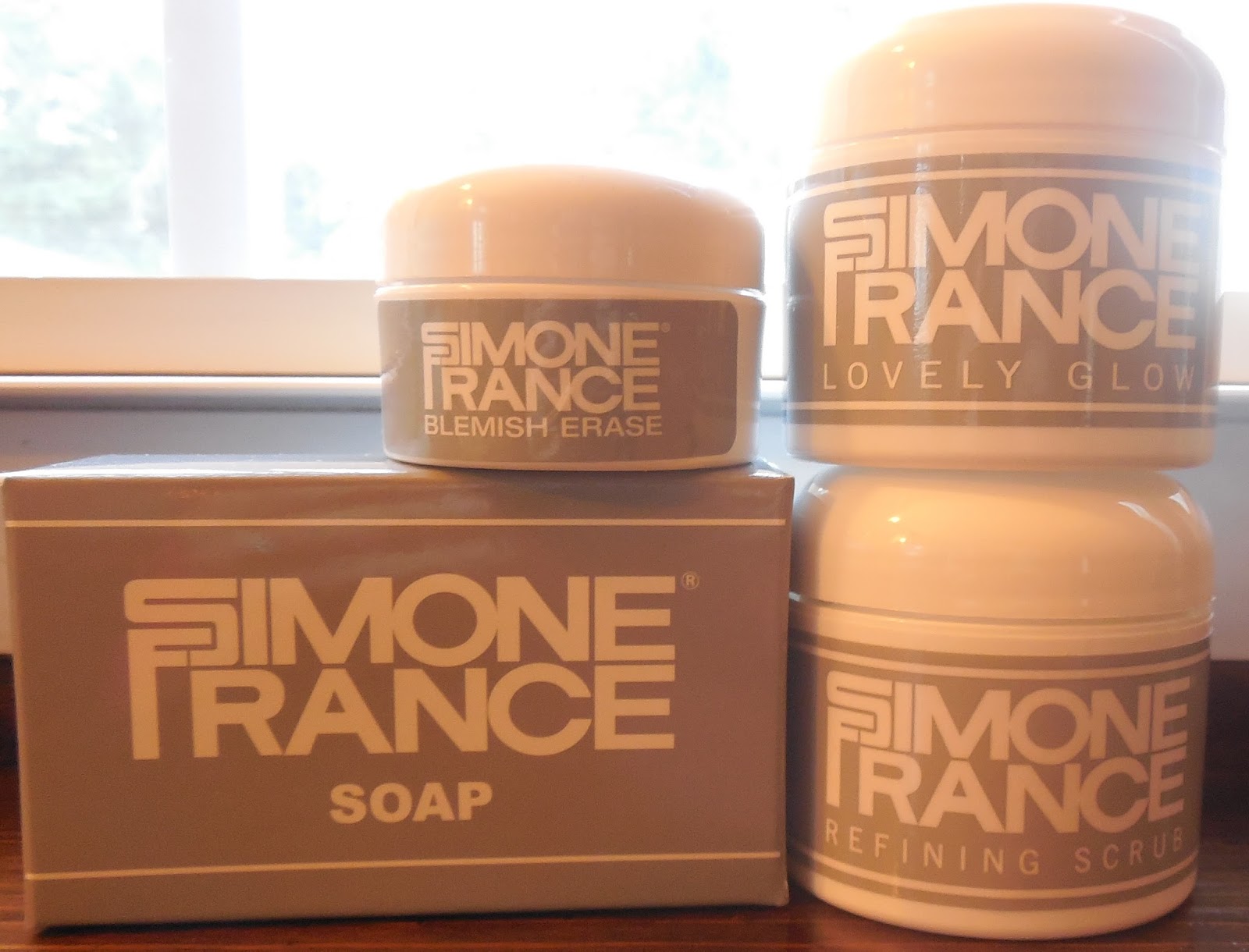 Simone France Review and Giveaway | The Nutritionist Reviews