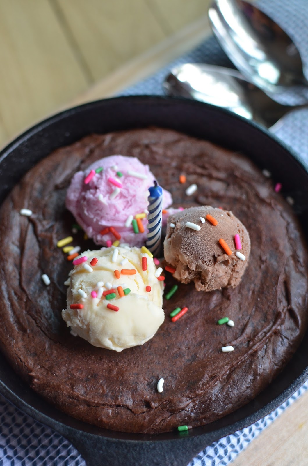 Playing with Flour: Mini skillet brownie sundae