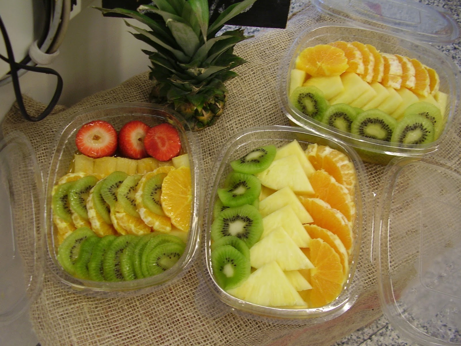 CESTAS DE FRUTAS PARA REGALAR: BANDEJAS DE FRUTAS FRESCAS CORTADAS