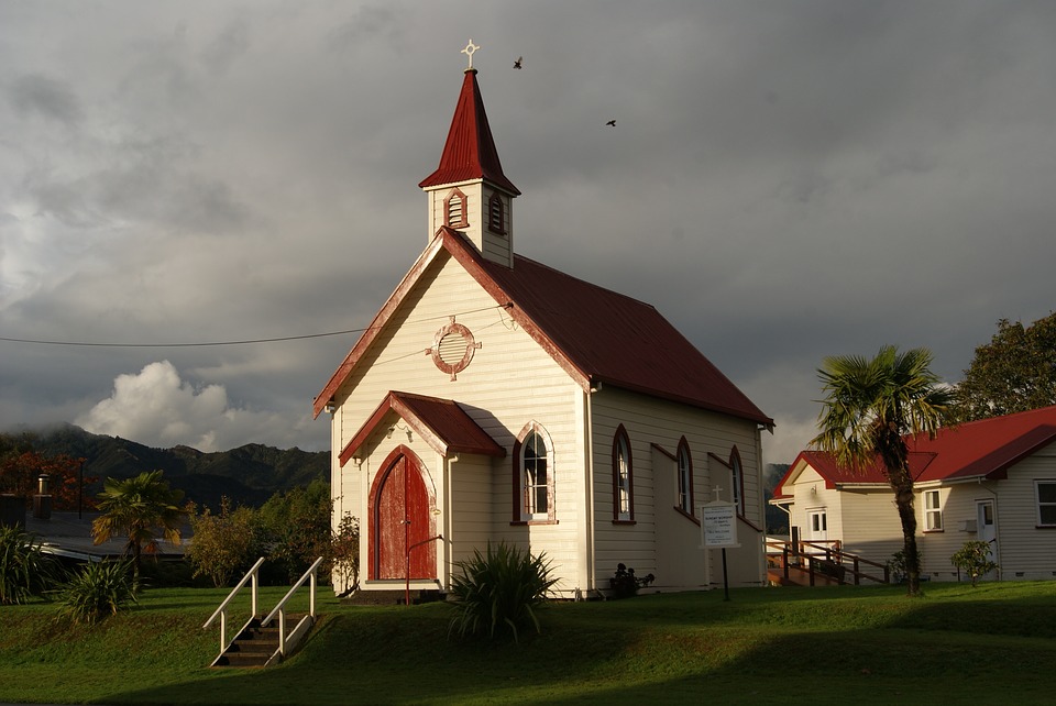 Anglicans Ablaze: Reviving the Dying Small-Town Church