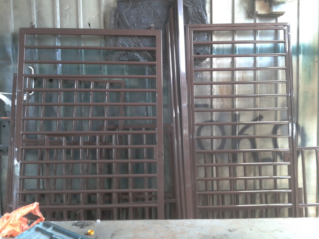 AZMIO BENGKEL WELDING: grill besi biasa peten melintang