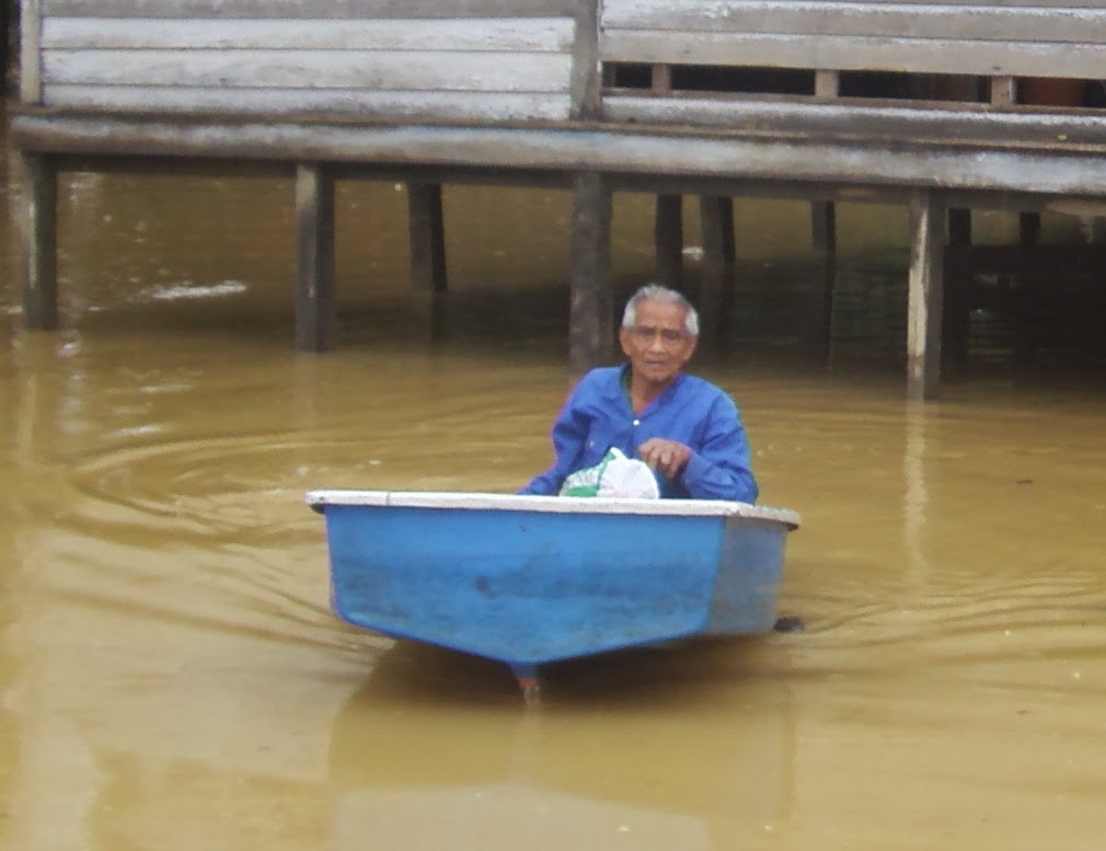 T E G A N U K I TA: 3 malam tidur dalam bot kecil.