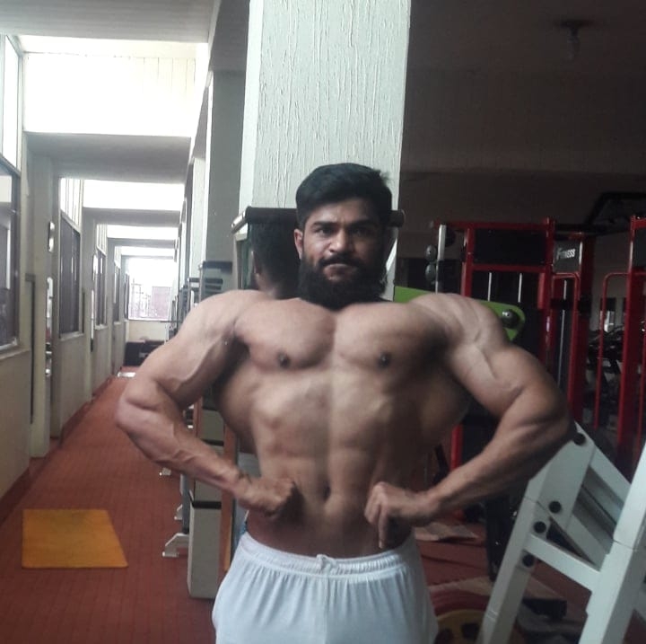 world bodybuilders pictures: loyllepuri faisalabadi bodybuilder rafaqat ...